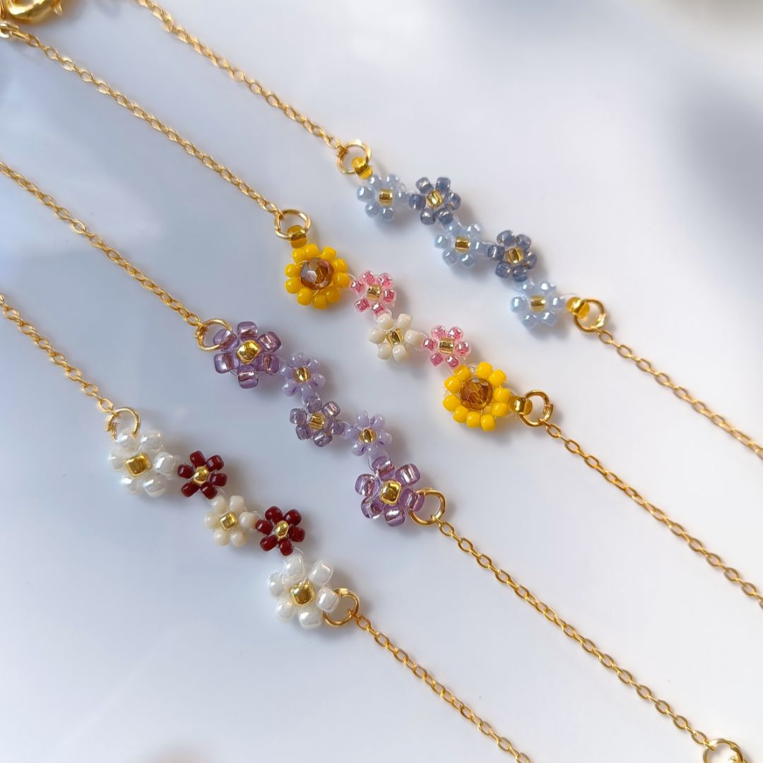 Minimal Flower Bracelets – Your Dream Shelf